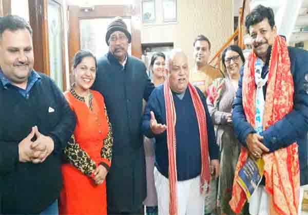 (Tagore Nagar Raman Arora did door-to-door campaign) 9