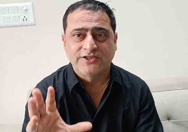 AAP leader Mukesh Sethi came in support of MLA Sheetal 1